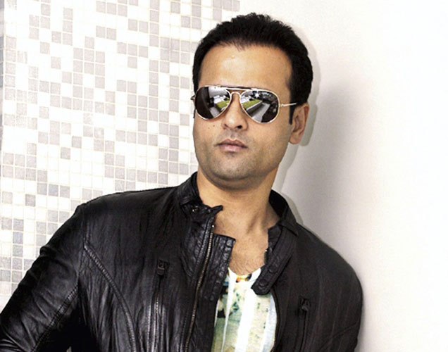 Rohit Roy reprises Big B's role in 'Abhimaan' adaptation » Rohit Roy